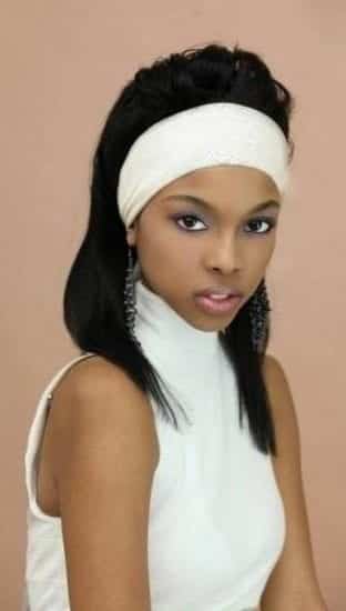 Kenyan American Born Actress Helping Girls in Kenya