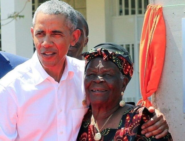 Uhuru Gives Mama Sarah Obama Award for Service